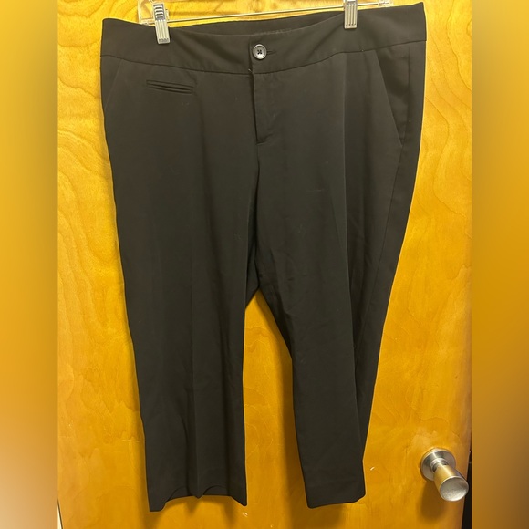 Mossimo Supply Co. | Pants & Jumpsuits | Mossimo Black Capri Pants ...